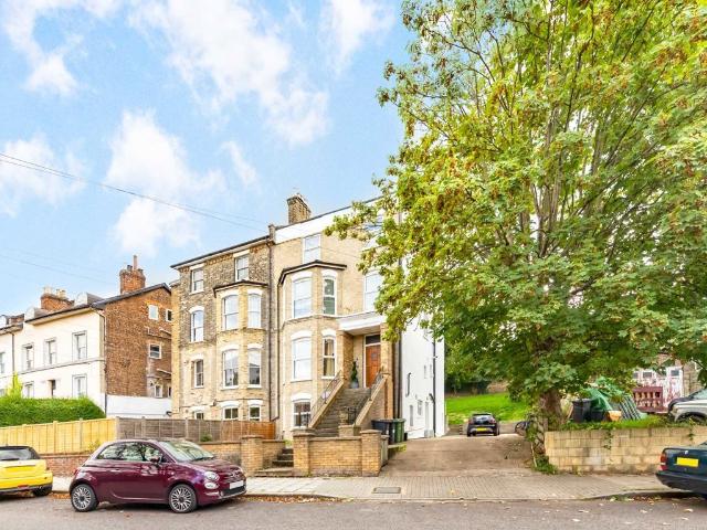Knollys Road, Streatham SW16, 2 bed flat to rent, £2,000 pcm | PrimeLocation