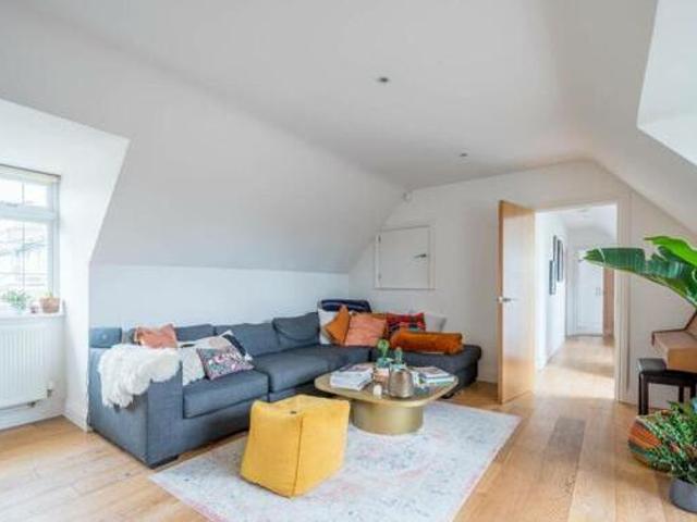 Knatchbull Road, Camberwell, 2 Bedroom Flat