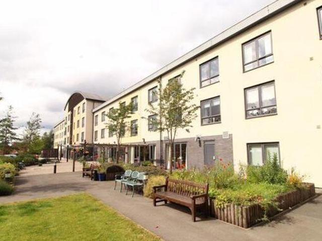 Knaves Court, High Street, 2 Bedroom Flat