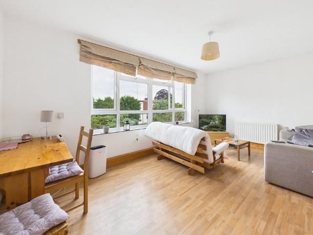 Knaggs House, Teddington 2 bed apartment to rent £1,800 pcm £415 pw