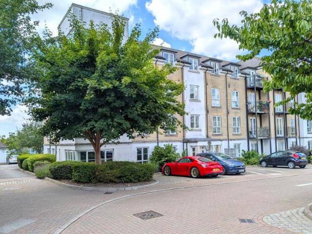 Knaphill, Woking, Surrey GU21, 2 bed flat to rent, £1,350 pcm | PrimeLocation