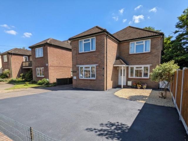 Knaphill, Woking, Surrey GU21, 2 bed maisonette to rent, £1,725 pcm | PrimeLocation
