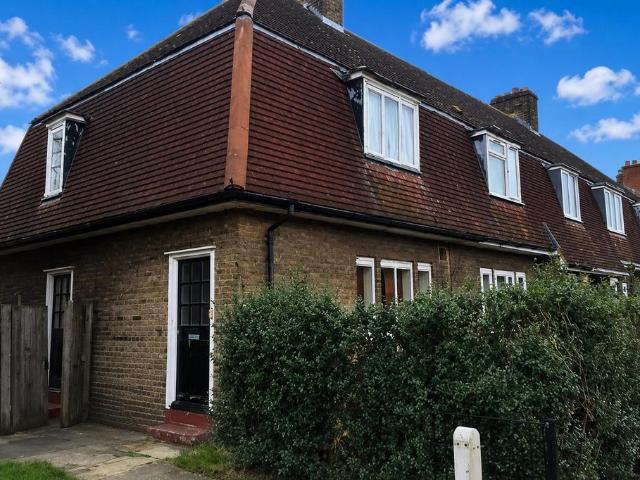 Knapmill Road, London Studio to rent £1,045 pcm £241 pw