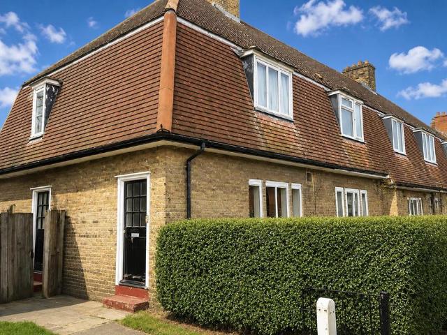 Knapmill Road, London Studio to rent £1,045 pcm £241 pw