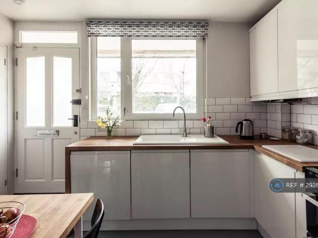 Knapp Road, London, E3 3 bed maisonette to rent £2,980 pcm £688 pw