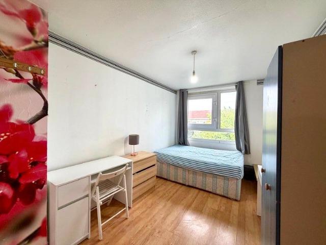 Knapp Road, London E3, Room to rent, £800 pcm | PrimeLocation