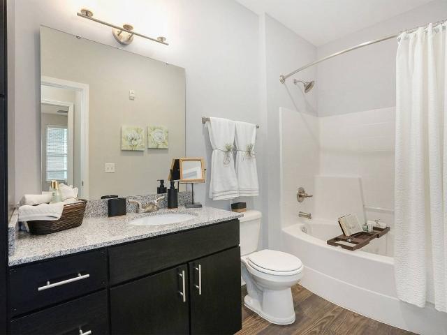 Knapp's Corner Flats 2 Bedroom Apartment for Rent at 3000 Knapp St Ne, Grand Rapids, MI 49525 Northeast Grand Rapids