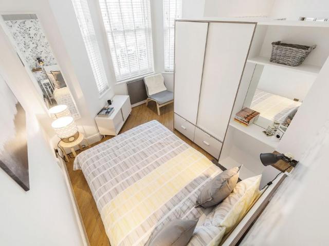 Knaresborough Place, South. Studio to rent £3,012 pcm £695 pw