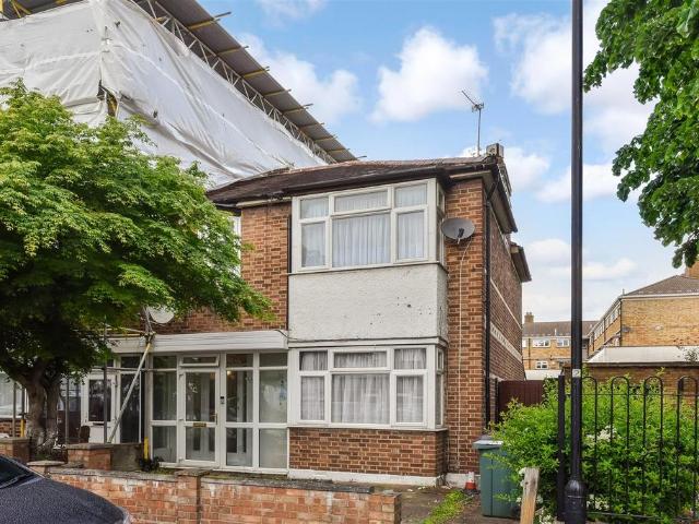 Knebworth Avenue, Walthamstow, E17 3 bed end of terrace house to rent £2,400 pcm £554 pw