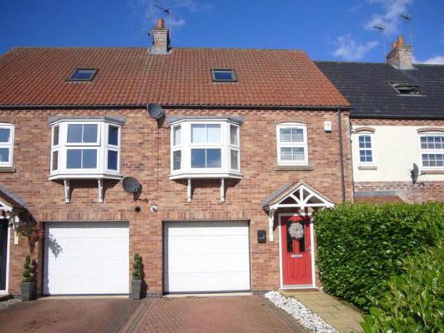 Knedlington Walk, Howden, 3 Bedroom Town