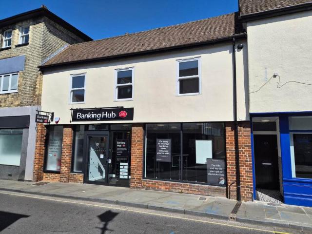 Kneesworth Street, Rosyon, Hertfordshire 1 bed apartment to rent £1,050 pcm £242 pw