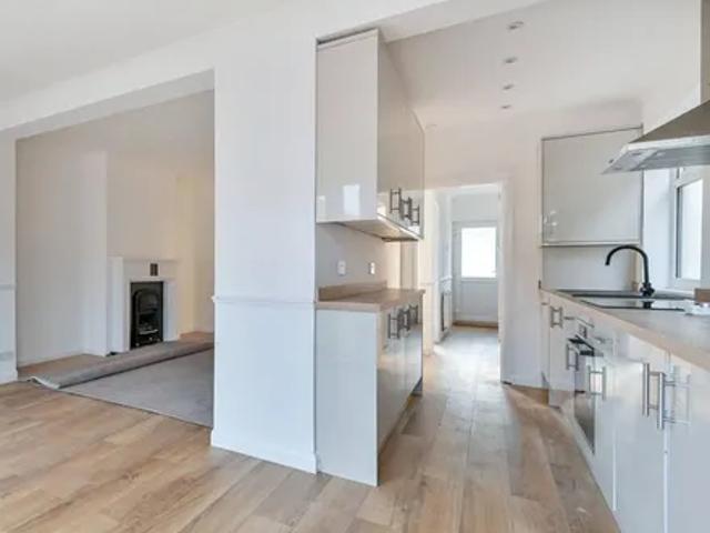 Kneller Gardens, London, TW7 7NW, United Kingdom | 3 bed duplex for rent #137999089 | Rentberry