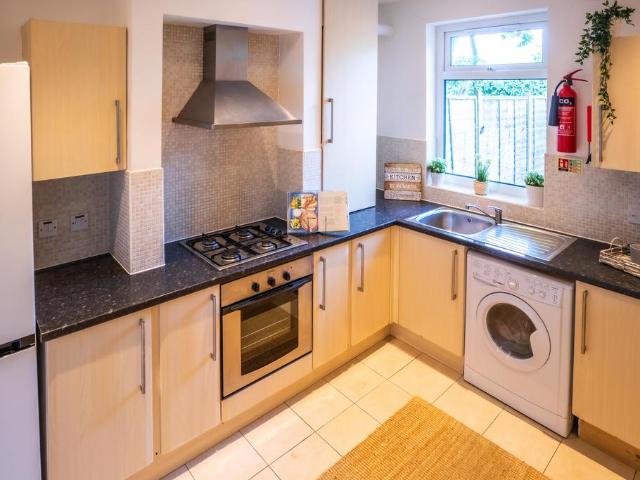 Kneller Road, Brockley, London, SE4 6 bed terraced house to rent £5,200 pcm £1,200 pw