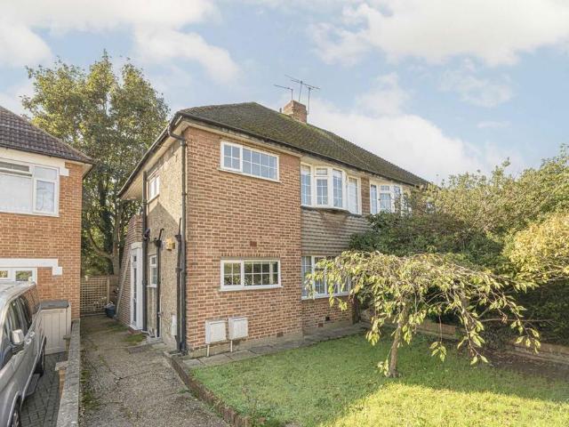 Kneller Road, Whitton TW2 2 bed maisonette to rent £2,000 pcm £462 pw