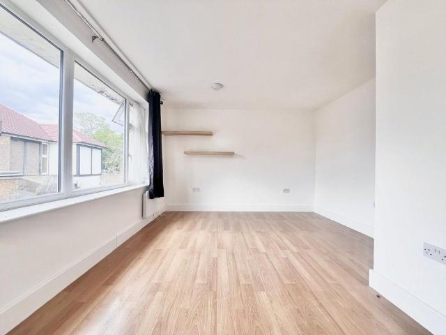 Kneller Road, Whitton, TW2 7DQ
