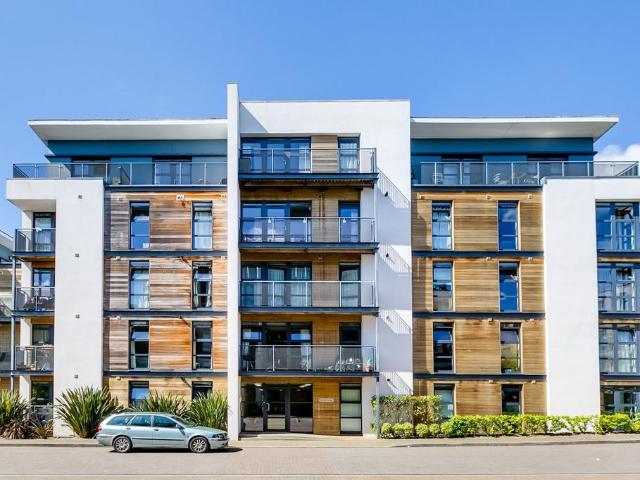 Knight House, 22 Scott Avenue. 1 bed flat to rent £2,500 pcm £577 pw