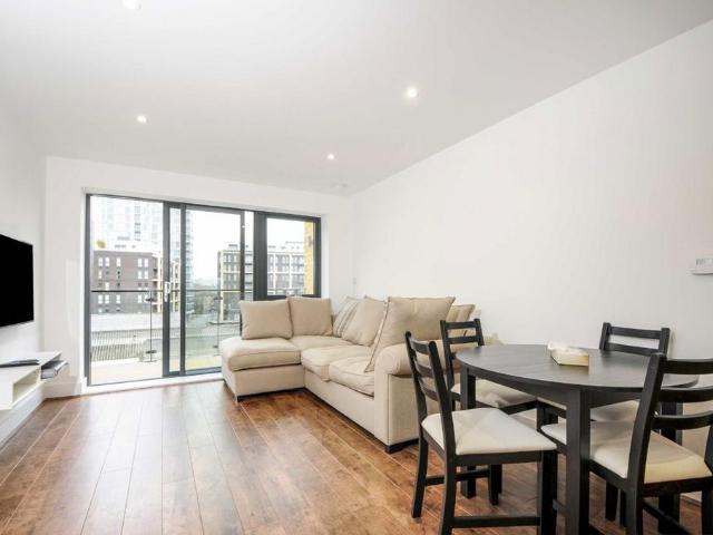 Knightley Walk, London SW18 2 bed flat to rent £2,600 pcm £600 pw