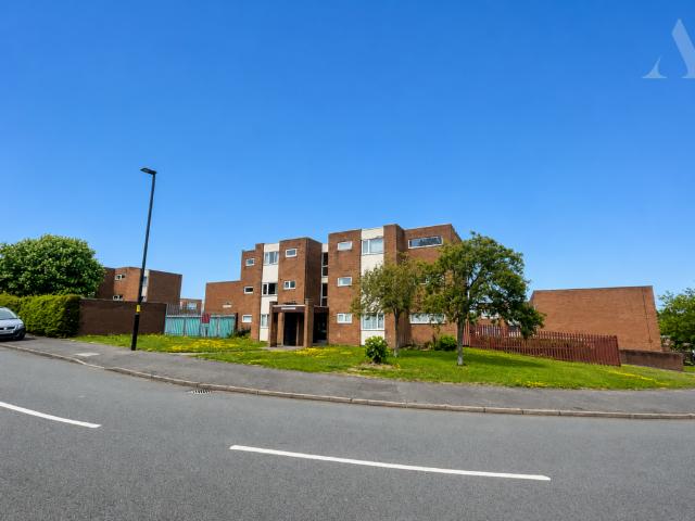 Knighton Court, 128 North Park Road. 2 bed flat to rent £1,000 pcm £231 pw