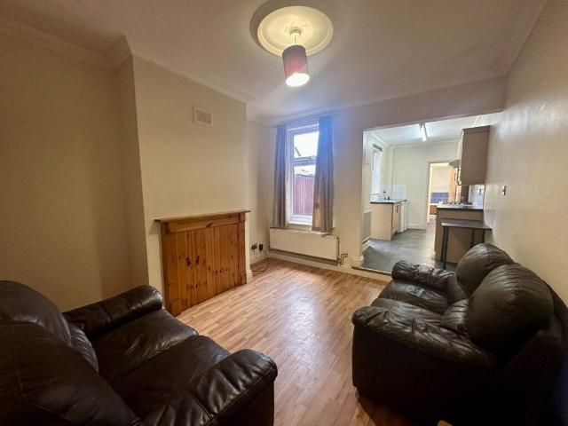 Knighton Fields Road East, Leicester LE2 3 bed terraced house to rent £1,430 pcm £330 pw