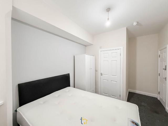 Knighton Lane, Leicester LE2, Room to rent, £650 pcm | PrimeLocation