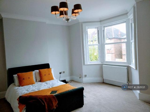 Knighton Park Road, London, SE26 3 bed maisonette to rent £1,995 pcm £460 pw