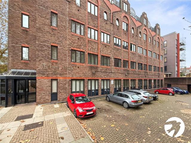 Knightrider Court, Knightrider. 1 bed flat to rent £1,000 pcm £231 pw