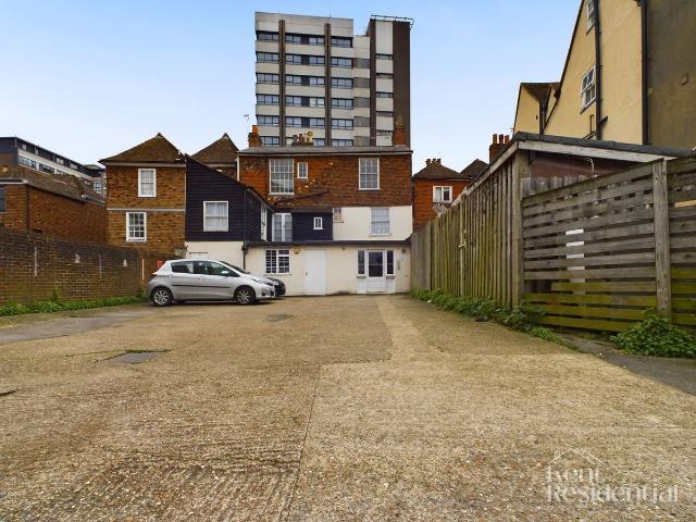 Knightrider Street, Maidstone ME15, 1 bed flat to rent, £900 pcm | PrimeLocation