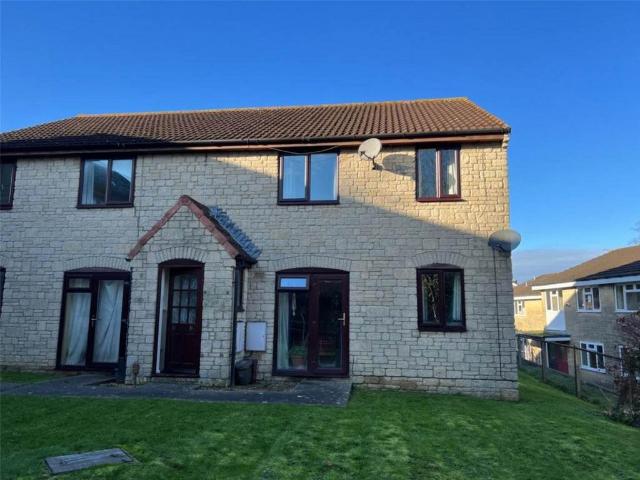 Knights Court, Keyford, Frome 2 bed flat to rent £1,050 pcm £242 pw