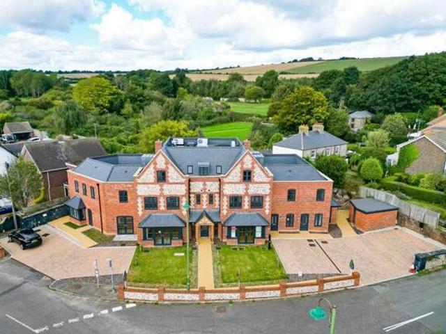 Knights Gate, West Street, 2 Bedroom Flat