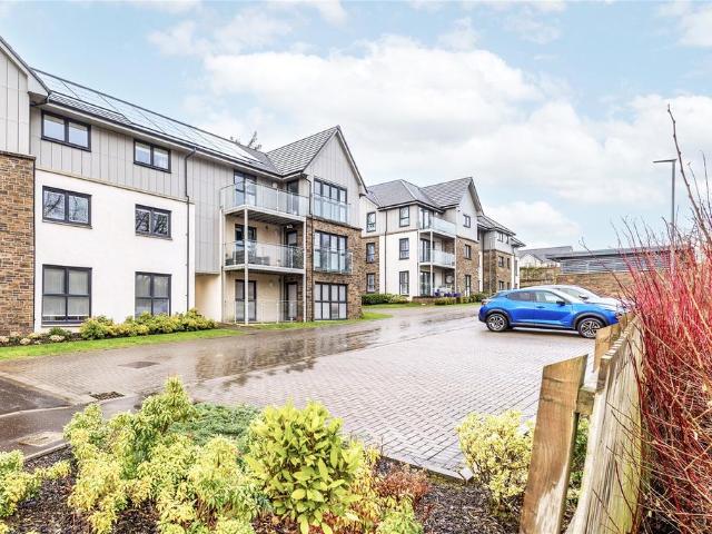 Knights Grove, Newton Mearns, East. 2 bed apartment to rent £1,750 pcm £404 pw