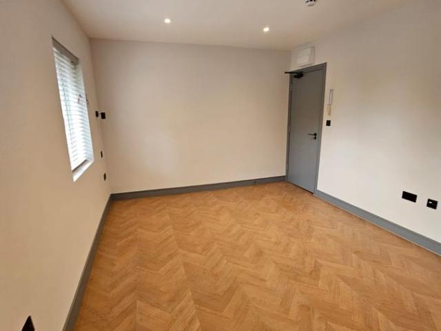 Knights Hill, London SE27, Studio to rent, £1,050 pcm | PrimeLocation