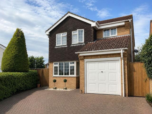 Knights Ridge, Orpington BR6, 4 bed detached house to rent, £2,600 pcm | PrimeLocation