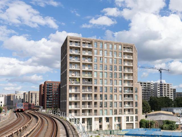 Knights Road, Royal Docks E16, 2 bed flat to rent, £2,050 pcm | PrimeLocation