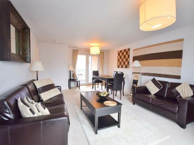 Knightsbridge Court, Gosforth NE3, 2 bed flat to rent, £1,100 pcm | PrimeLocation