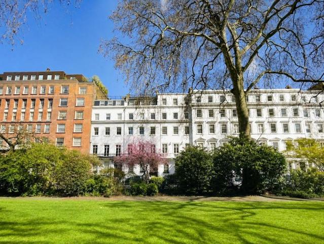 Knightsbridge, London SW1X 4 bed apartment to rent £22,967 pcm £5,300 pw