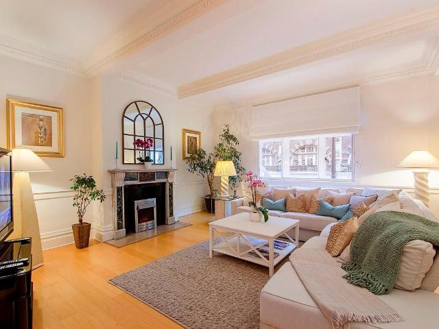 Knightsbridge, London SW1X, 4 bed flat to rent, £14,733 pcm | PrimeLocation