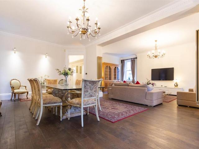 Knightsbridge, London, SW1X 5 bed apartment to rent £10,833 pcm £2,500 pw