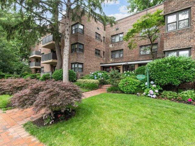 Knightsbridge Rd Apt B, Great Neck, Property For Sale