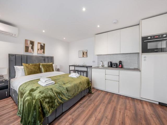 Knightsbridge SW3, Studio to rent, £3,405 pcm | PrimeLocation