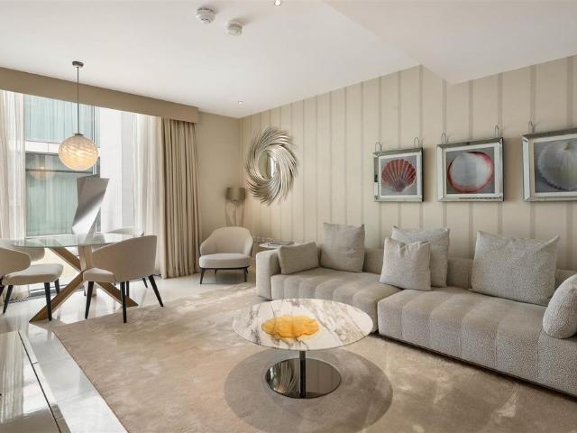 Knightsbridge SW7 1 bed house to rent £13,000 pcm £3,000 pw