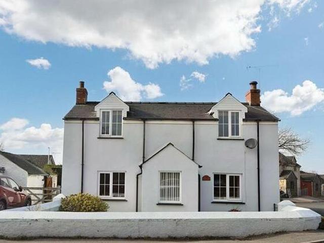Knightson Lake Farmhouse, New Hedges, 4 Bedroom Detached