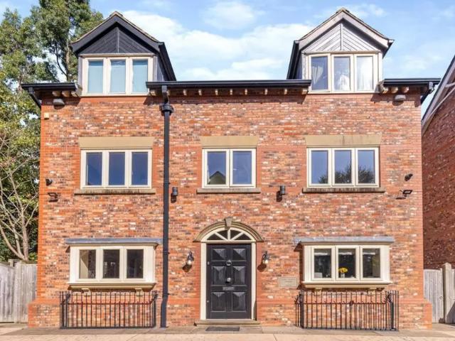 Knutsford Road, Alderley Edge, SK9 5 bed detached house to rent £4,500 pcm £1,038 pw
