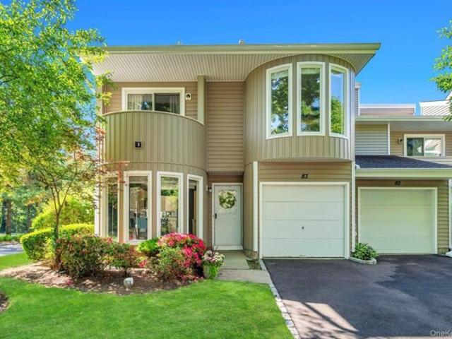 Kristin Ln, Hauppauge, Condo For Sale