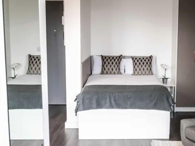 Kwik Fit, 6 McDonald Road, City of Edinburgh, EH7 4LZ, United Kingdom | 1 bed apartment for rent #158533190 | Rentberry