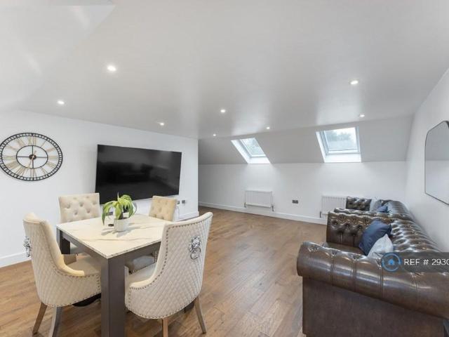 Kunle Court, Purley, CR8 2 bed flat to rent £2,500 pcm £577 pw