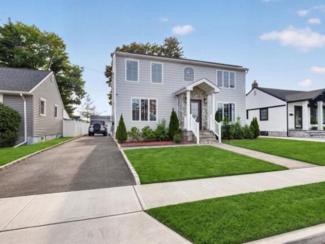 Kuhl Ave, Hicksville, Home For Sale