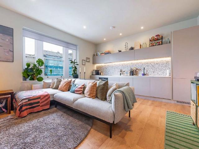 Kynaston Avenue, London N16 1 bed flat to rent £2,600 pcm £600 pw