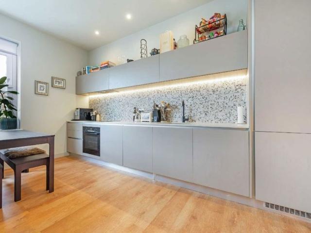Kynaston Avenue, N16, London