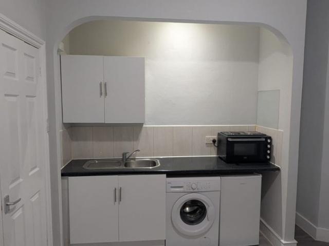 Kyverdale, London N16, Studio to rent, £1,200 pcm | PrimeLocation