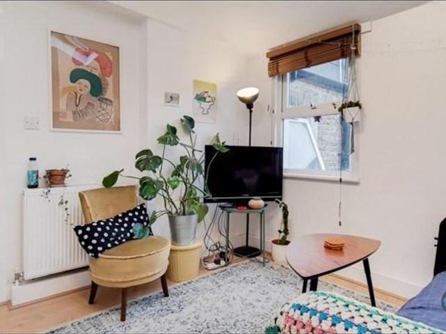 Kyverdale Road, London, N16 3 bed flat to rent £2,900 pcm £669 pw